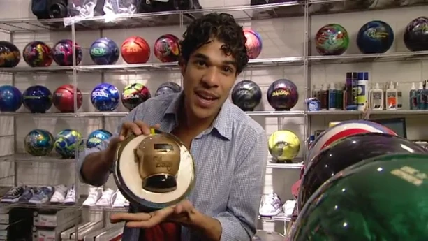 Hoe wordt een bowlingbal gemaakt? | Schooltv