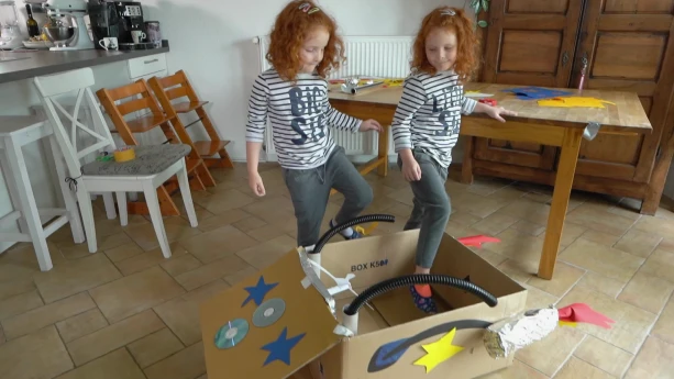 Een ruimteschip knutselen | Schooltv